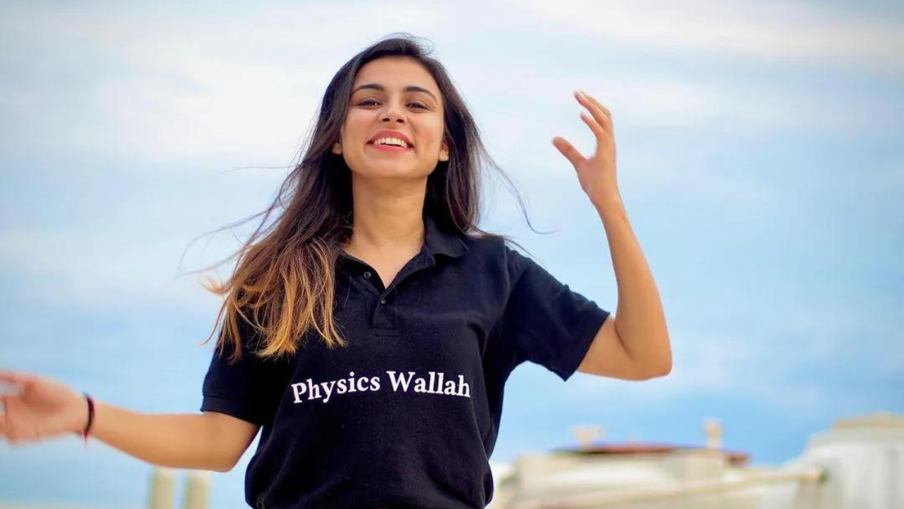 Anushka Ma'am Physics Wallah (PW)